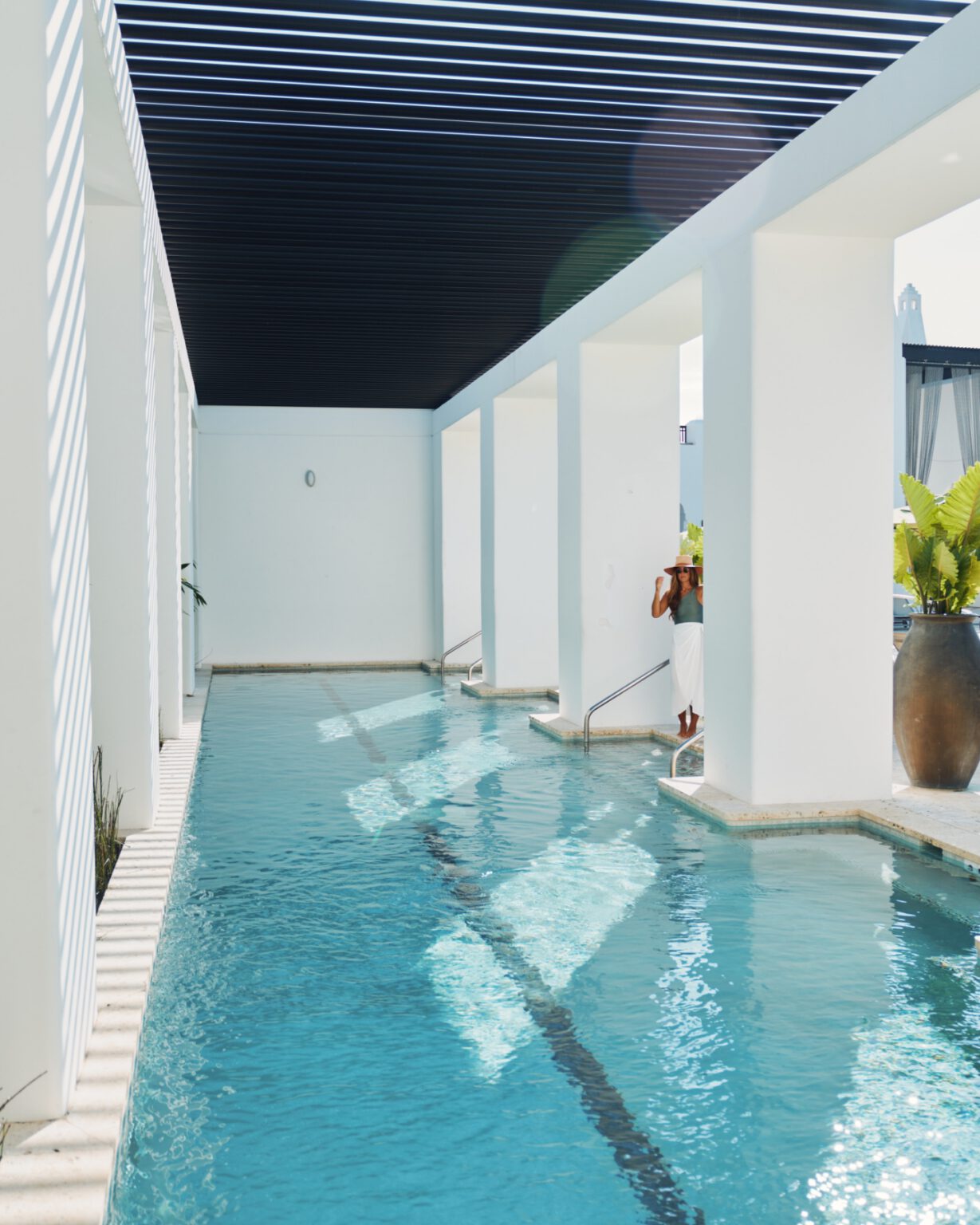 Caliza Pool & Restaurant – Alys Beach